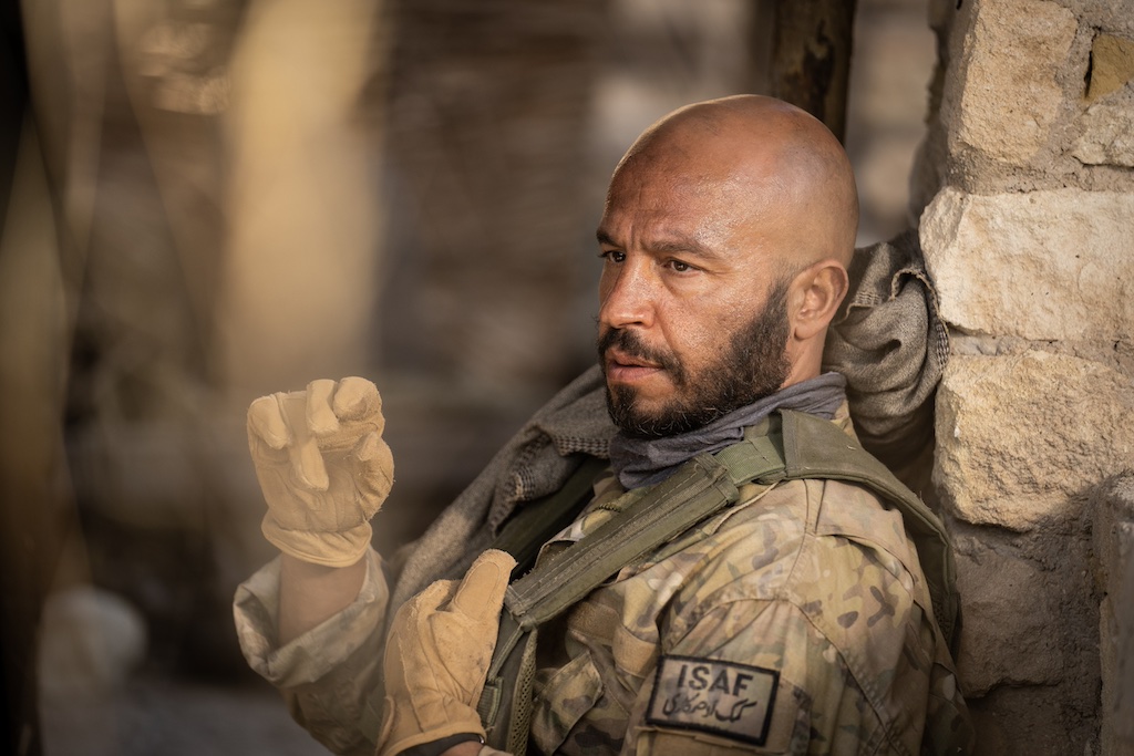 ガイ・リッチー監督最新作『コヴェナント/約束の救出』2024年日本国公開へ — 国境を越えた2人の固い絆が描かれる社会派感動作 ...